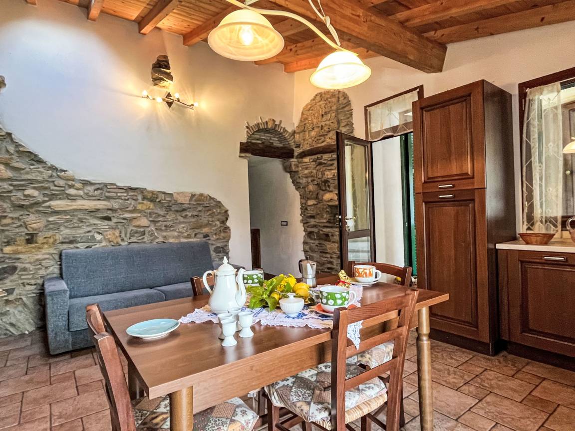 90 M² Ferienhaus ∙ 2 Schlafzimmer ∙ 8 Gäste - Dolcedo