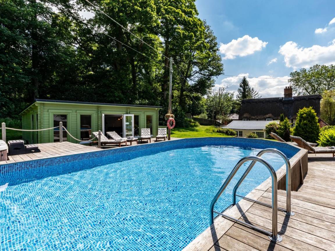 Cottage ∙ 6 Bedrooms ∙ 12 Guests - Lymington