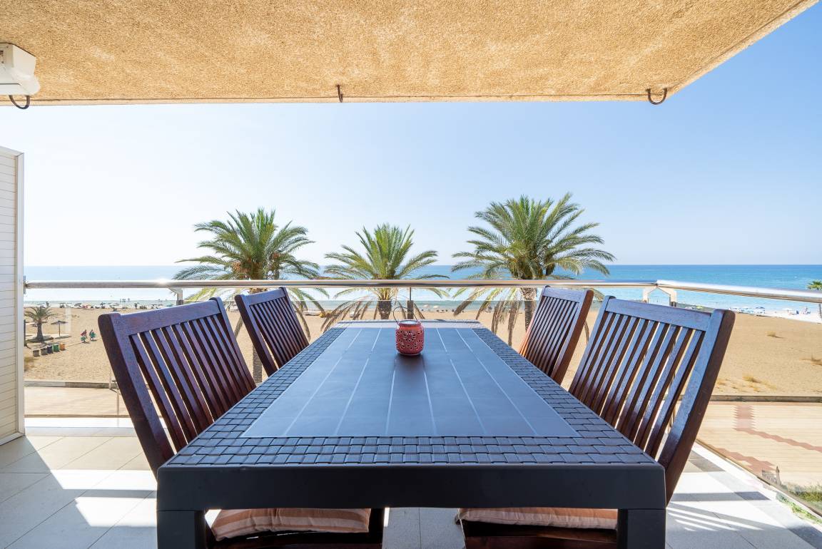 80 M² Ferienwohnung ∙ 3 Schlafzimmer ∙ 6 Gäste - Coma-ruga