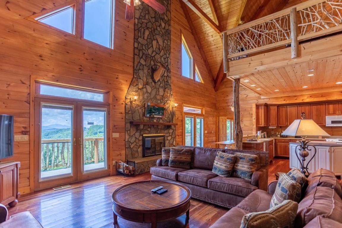 292 M² Cabin ∙ 4 Bedrooms ∙ 15 Guests - Roan Mountain, TN