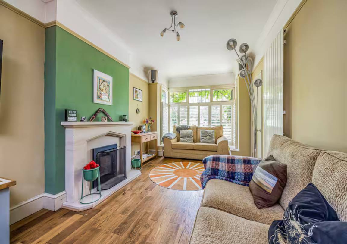 149 M² House ∙ 5 Bedrooms ∙ 8 Guests - Hayling Island