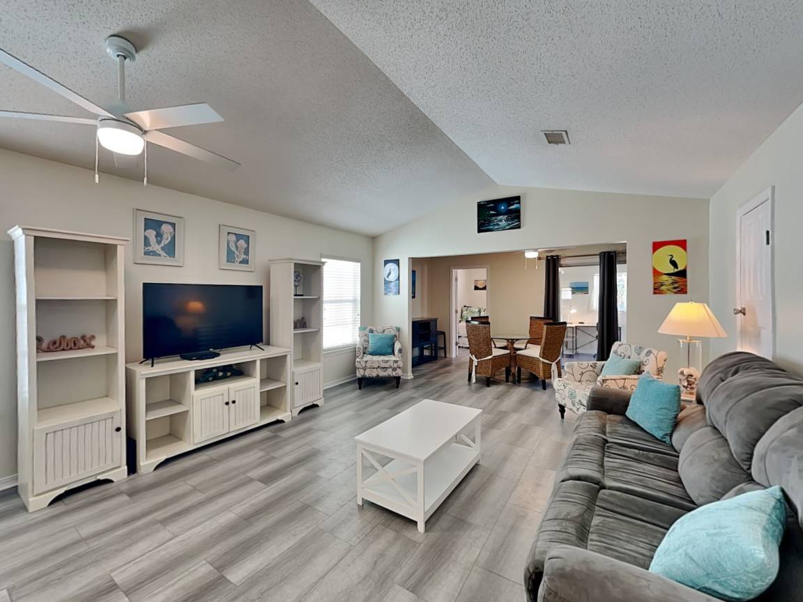102 M² House ∙ 2 Bedrooms ∙ 4 Guests - Pensacola Beach, FL