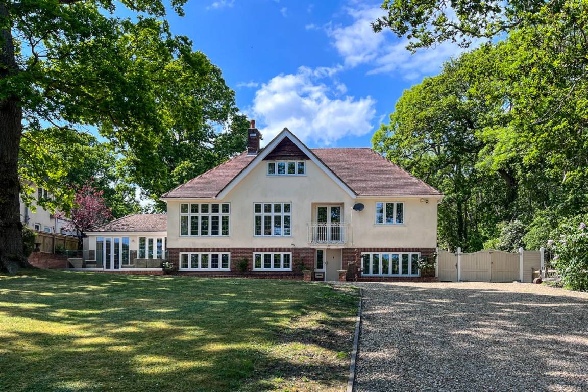 Cottage ∙ 6 Bedrooms ∙ 12 Guests - Fareham