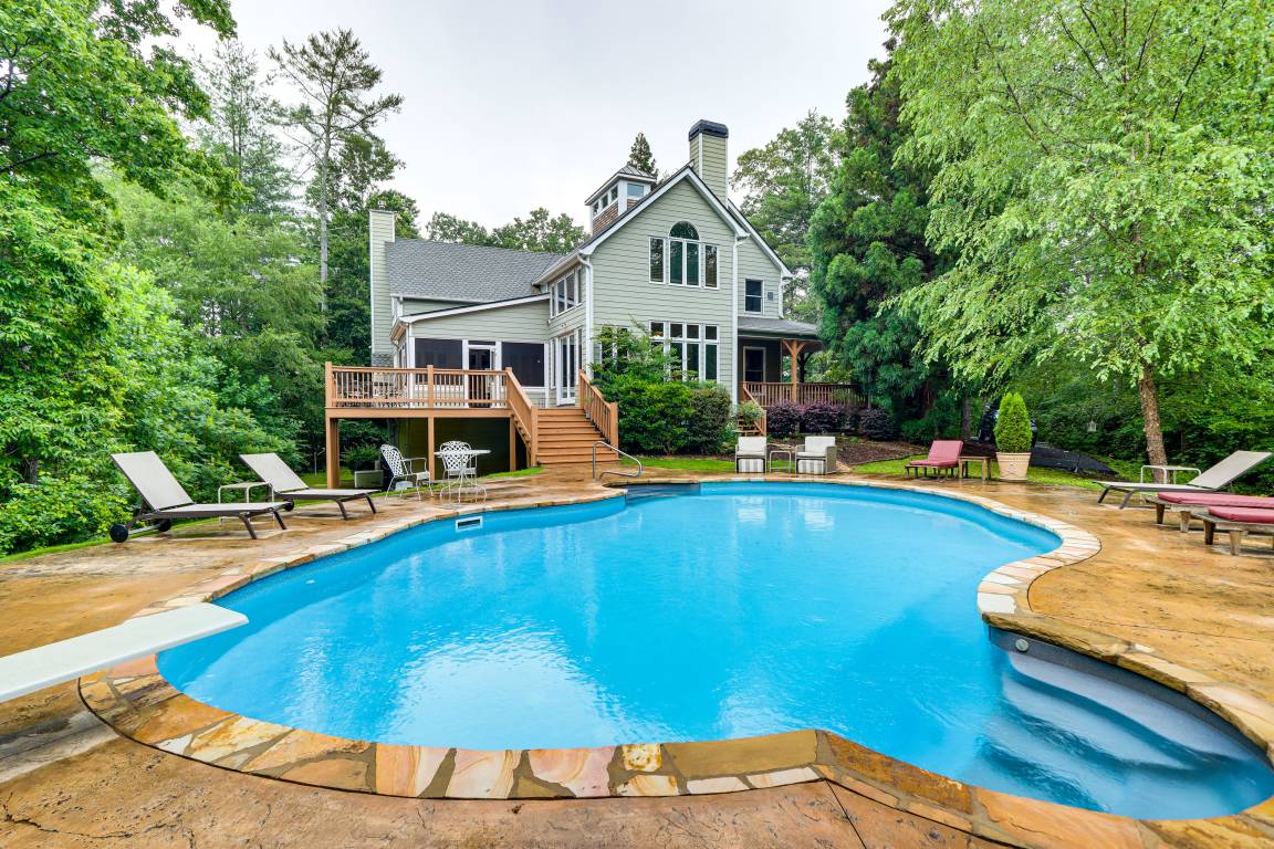 594 M² House ∙ 6 Bedrooms ∙ 20 Guests - Dahlonega, GA