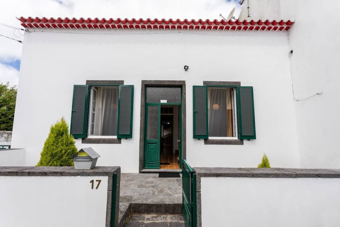 120 M² House ∙ 2 Bedrooms ∙ 4 Guests - Furnas