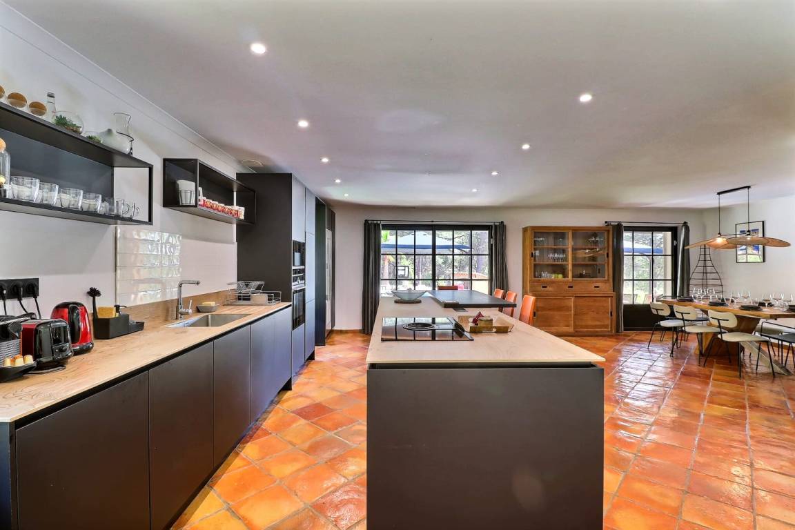 180 M² Villa ∙ 4 Chambres ∙ 8 Personnes - Éguilles