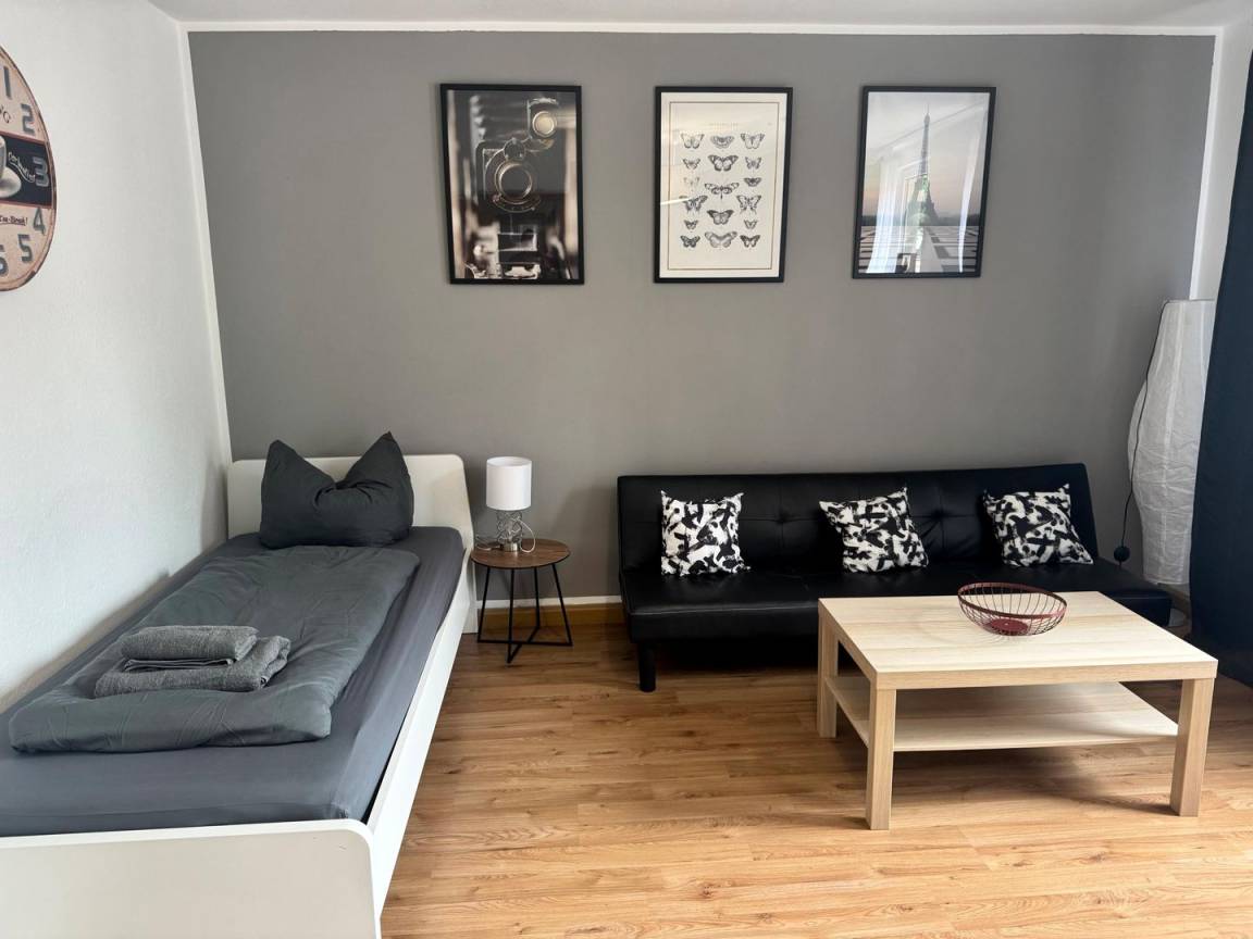 83 M² Huoneisto ∙ 3 Makuuhuonetta ∙ 6 Vierasta - Halle (Saale)
