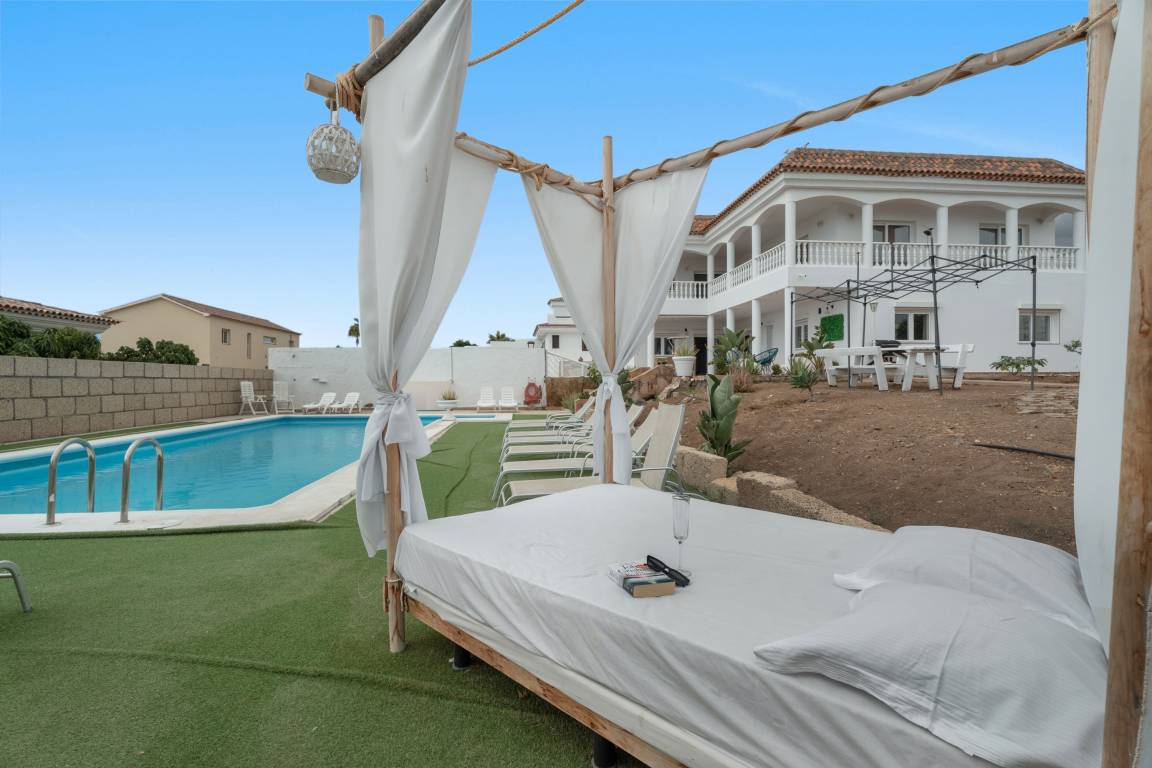 300 M² Villa ∙ 9 Habitaciones ∙ 25 Huéspedes - Adeje
