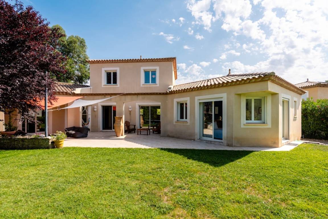 250 M² Villa ∙ 4 Bedrooms ∙ 8 Guests - Béziers