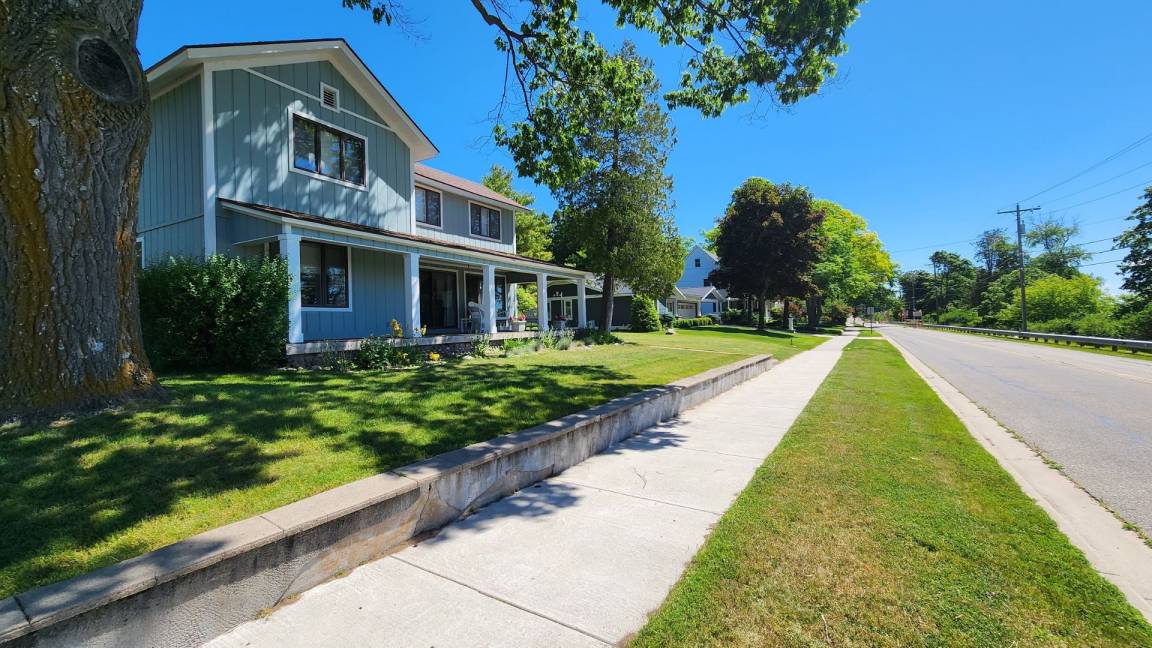 House ∙ 1 Bedroom ∙ 2 Guests - Petoskey, MI