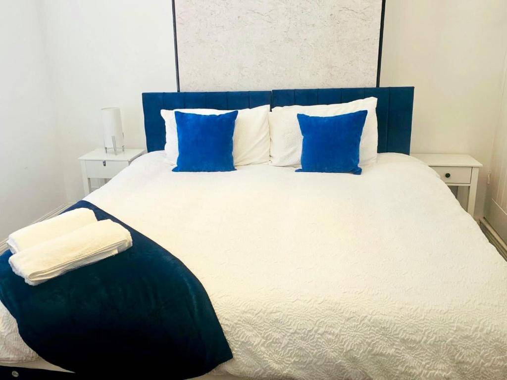 11 M² House ∙ 3 Bedrooms ∙ 6 Guests - Leicester