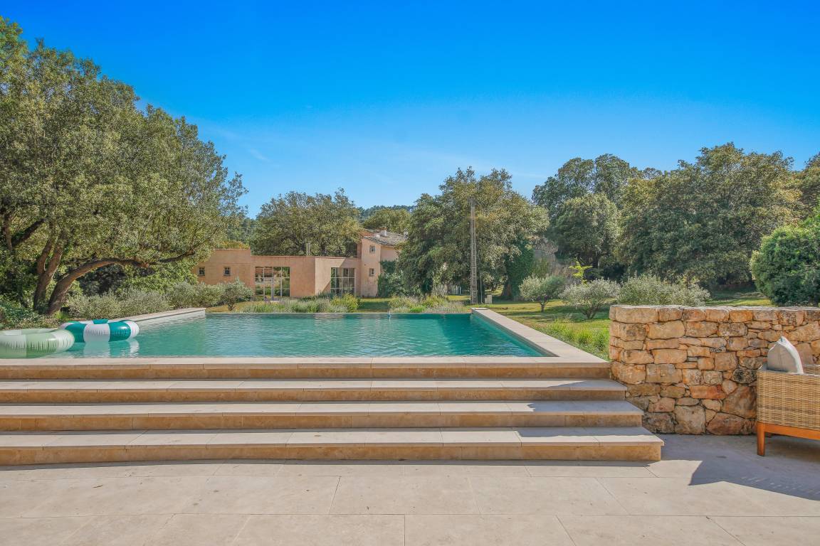 435 M² Maison De Vacances ∙ 8 Chambres ∙ 15 Personnes - Brignoles
