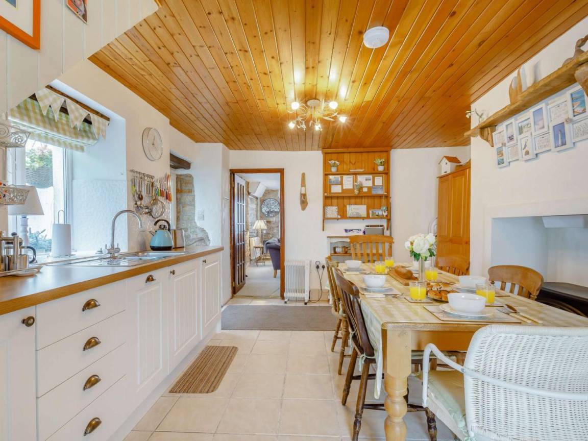 Cottage ∙ 3 Bedrooms ∙ 5 Guests - Clovelly Beach