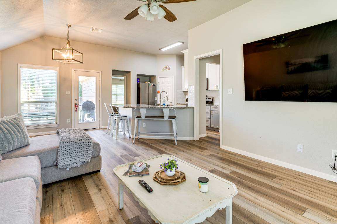 102 M² House ∙ 2 Bedrooms ∙ 4 Guests - Bryan, TX
