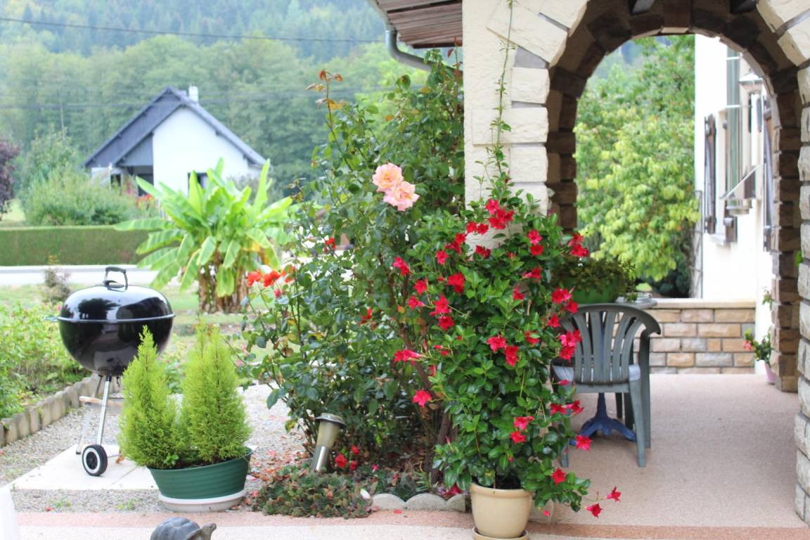 95 M² Gîte ∙ 2 Chambres ∙ 4 Personnes - Pont-de-Roide