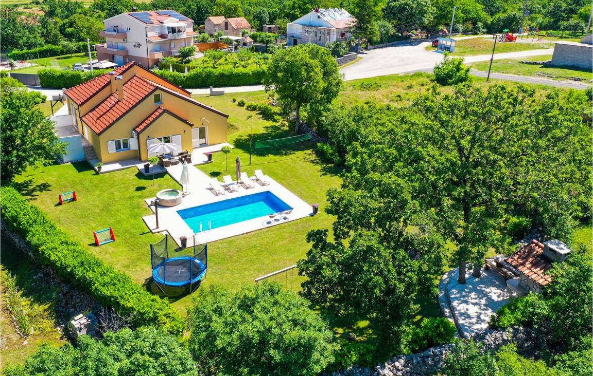 181 M² House ∙ 4 Bedrooms ∙ 8 Guests - Imotski