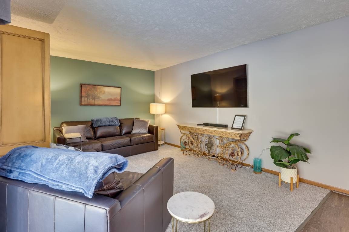 156 M² House ∙ 3 Bedrooms ∙ 8 Guests - Akron, OH