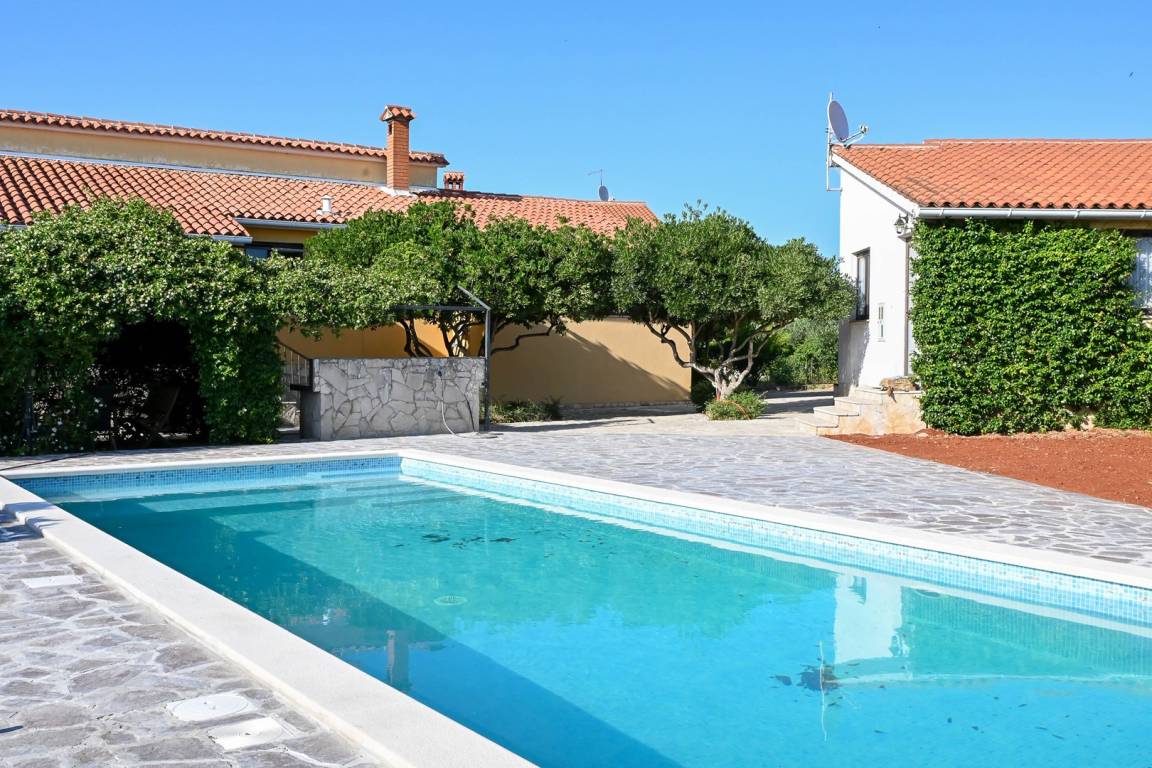 250 M² House ∙ 6 Bedrooms ∙ 12 Guests - Pula