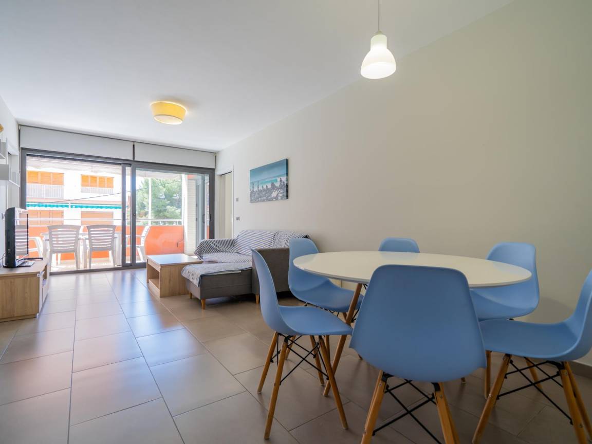 80 M² Apartment ∙ 3 Bedrooms ∙ 6 Guests - Torredembarra
