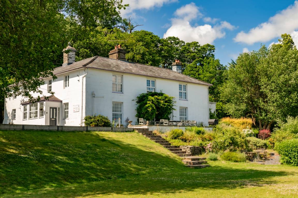 Cottage ∙ 9 Bedrooms ∙ 25 Guests - Bala