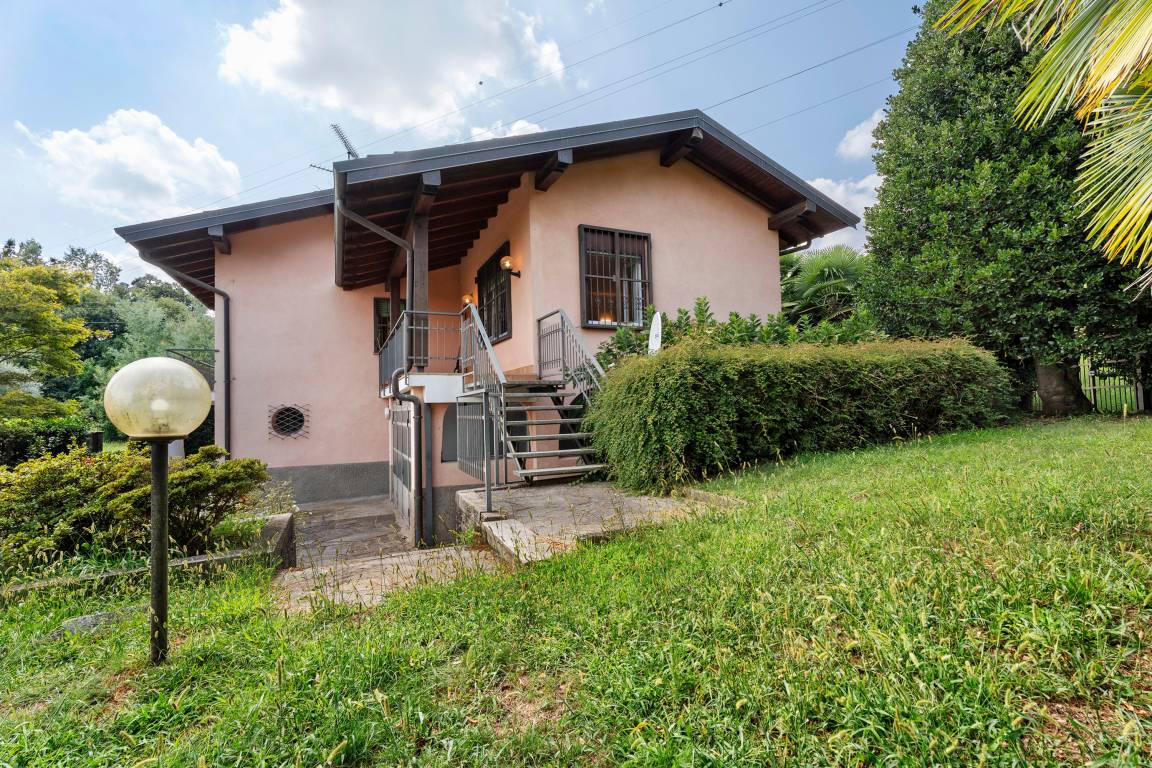 100 M² Villa ∙ 2 Bedrooms ∙ 7 Guests - Arona, Italy