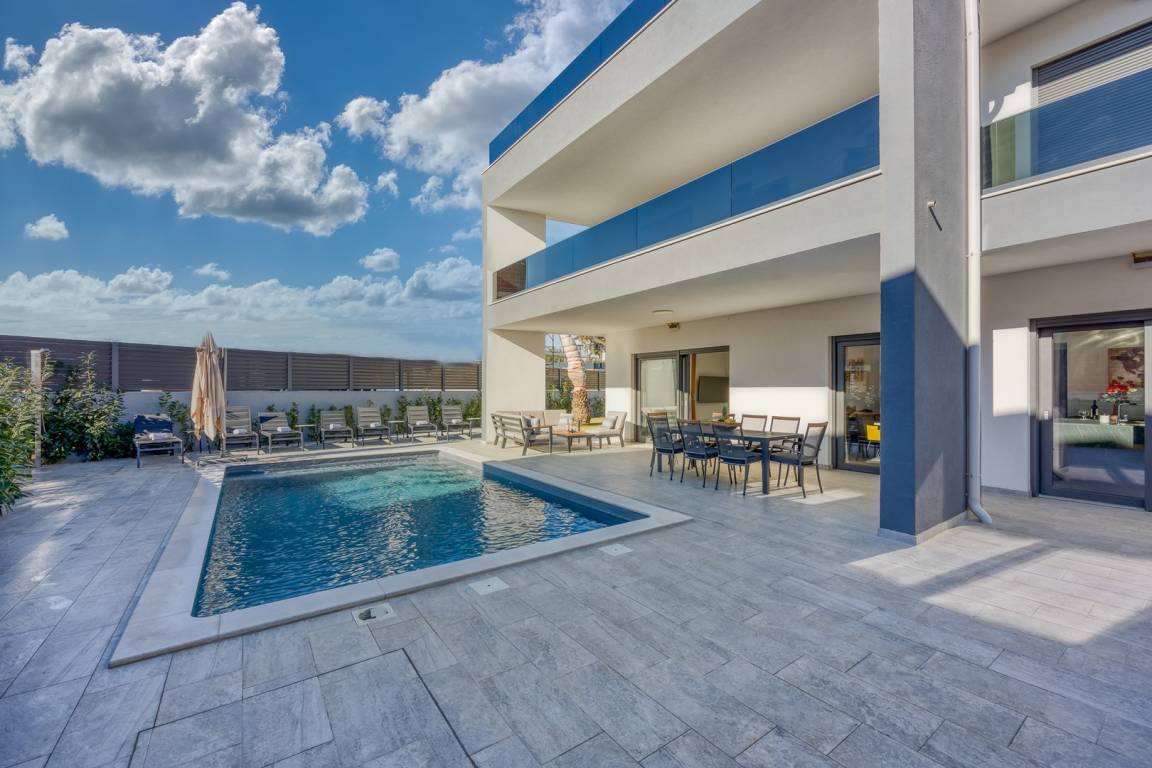 270 M² Villa ∙ 3 Schlafzimmer ∙ 8 Gäste - Novigrad