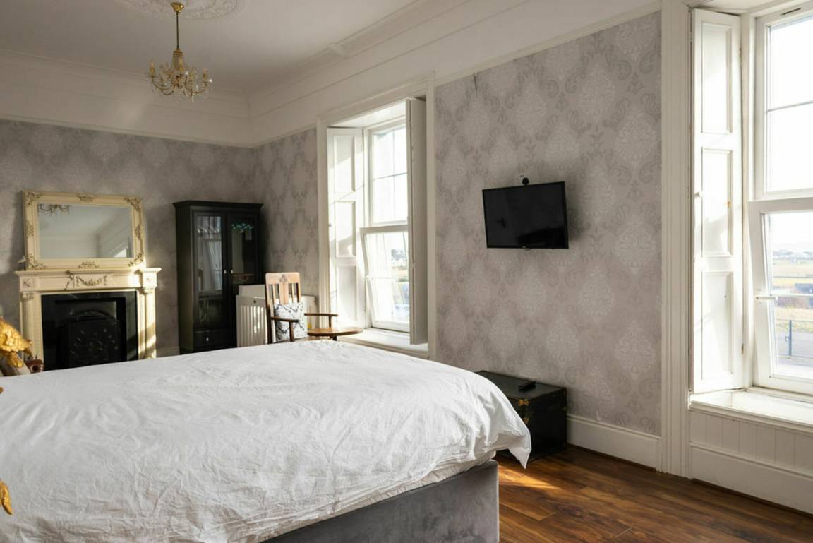 30 M² House ∙ 5 Bedrooms ∙ 13 Guests - Waterford