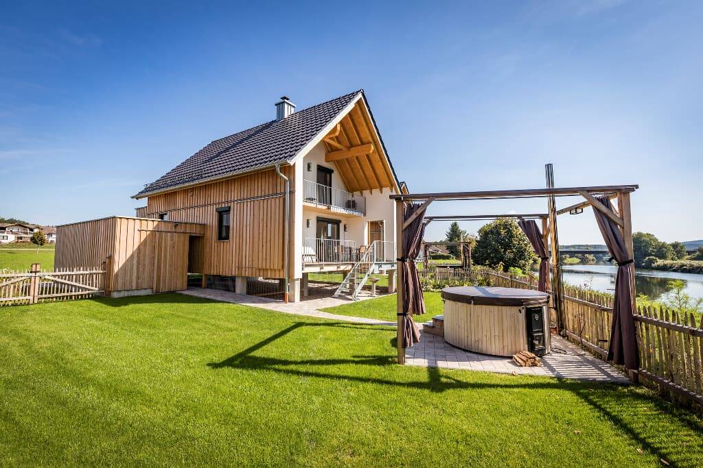 99 M² Ferienhaus ∙ 2 Schlafzimmer ∙ 4 Gäste - Bayern