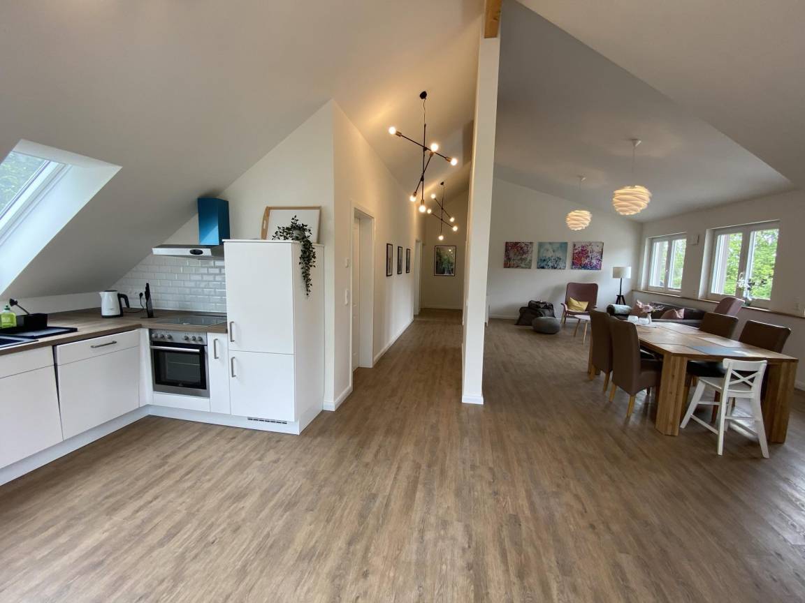 100 M² Ferienwohnung ∙ 2 Schlafzimmer ∙ 4 Gäste - Behringen
