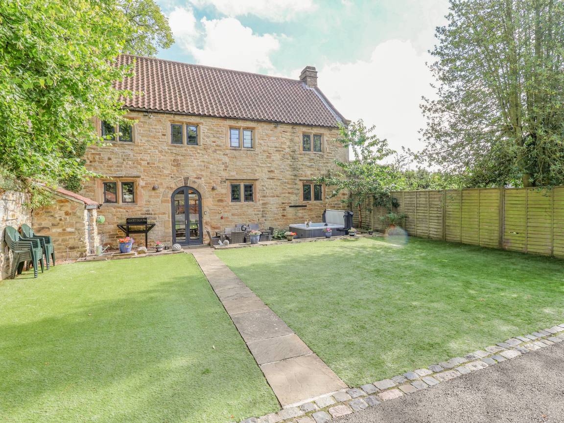 Cottage ∙ 4 Bedrooms ∙ 8 Guests - Chesterfield