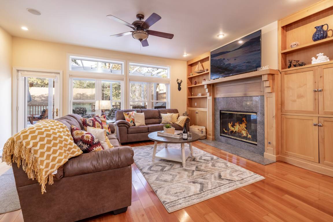 399 M² Cabin ∙ 5 Bedrooms ∙ 16 Guests - Big Bear, CA