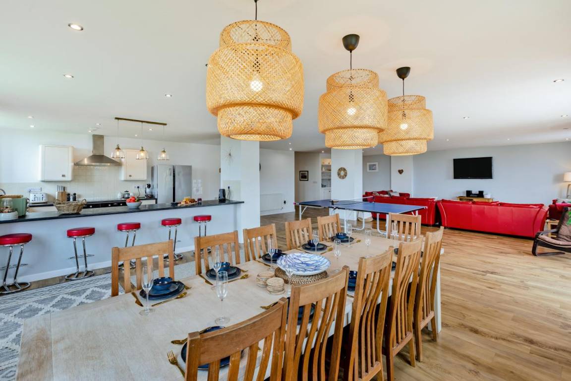 Cottage ∙ 5 Bedrooms ∙ 12 Guests - Croyde