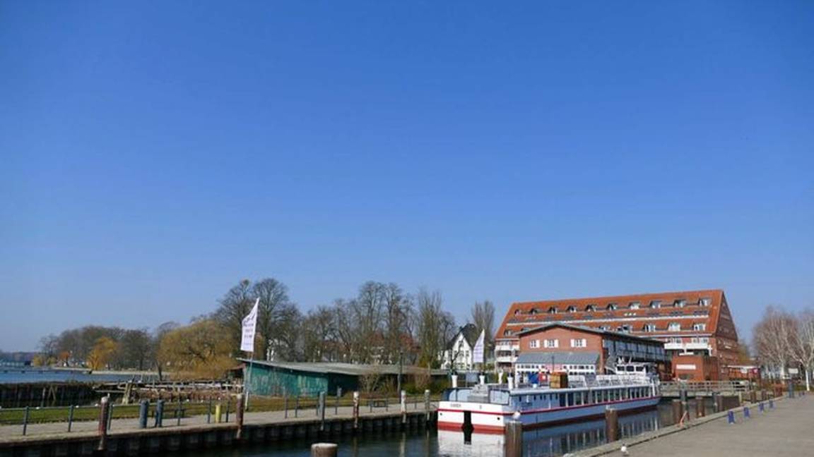 73 M² Ferienwohnung ∙ 1 Schlafzimmer ∙ 4 Gäste - Mecklenburgische Seenplatte
