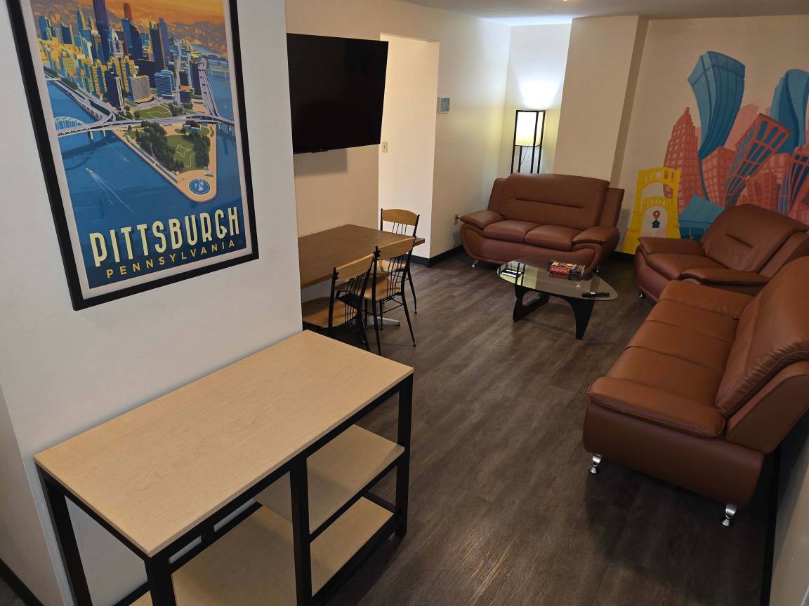 Apartment ∙ 2 Bedrooms ∙ 5 Guests - Pittsburgh, PA