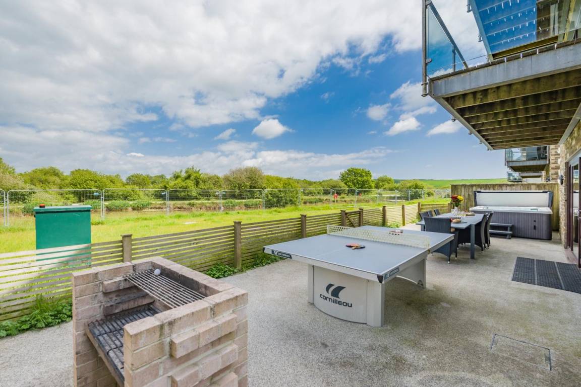 Cottage ∙ 6 Bedrooms ∙ 12 Guests - Edmonton, UK
