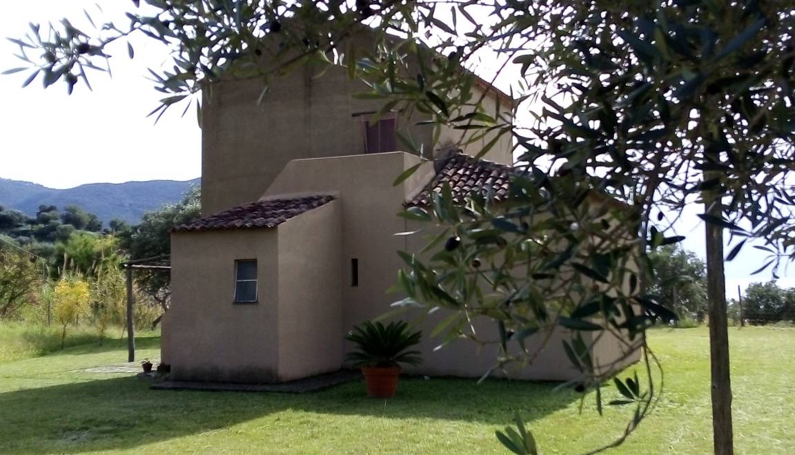 70 M² Farmhouse ∙ 2 Bedrooms ∙ 4 Guests - Sapri