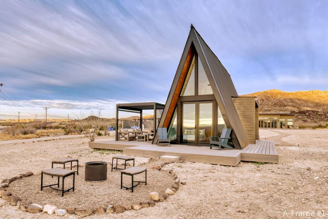 Cabin ∙ 1 Bedroom ∙ 4 Guests - Terlingua, TX