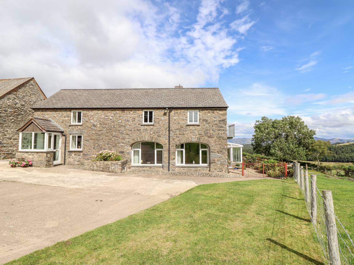 Cottage ∙ 4 Bedrooms ∙ 8 Guests - Ruthin