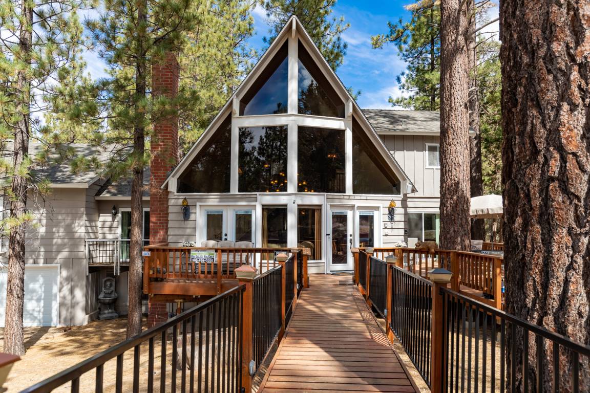 154 M² Cabin ∙ 3 Bedrooms ∙ 12 Guests - Big Bear Lake, CA