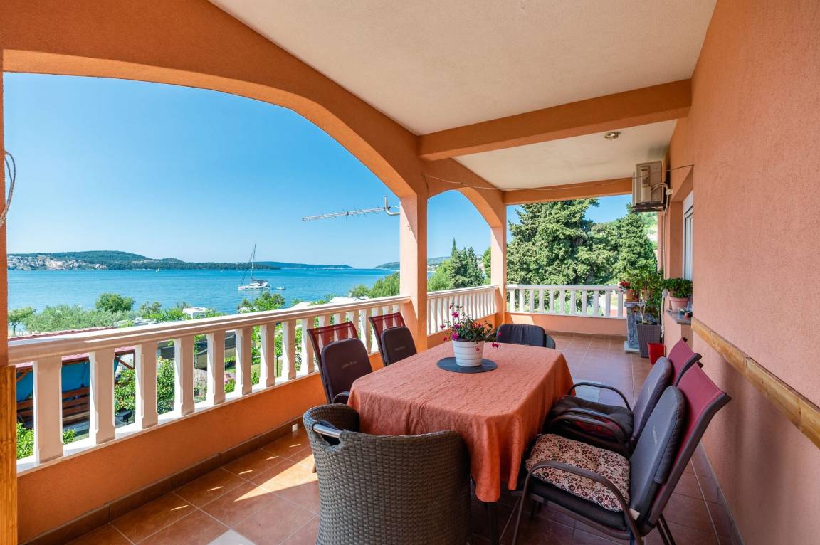 106 M² Ferienwohnung ∙ 3 Schlafzimmer ∙ 7 Gäste - Trogir