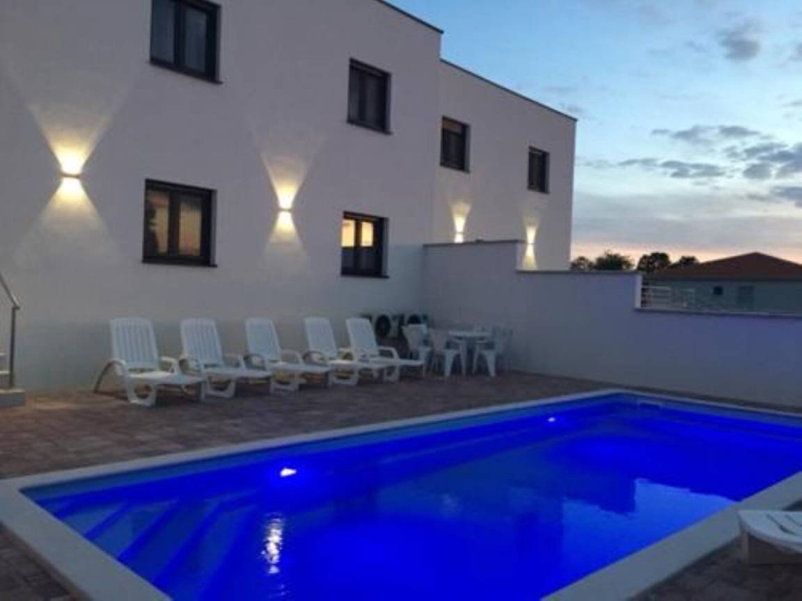 75 M² Ferienwohnung ∙ 2 Schlafzimmer ∙ 5 Gäste - Umag