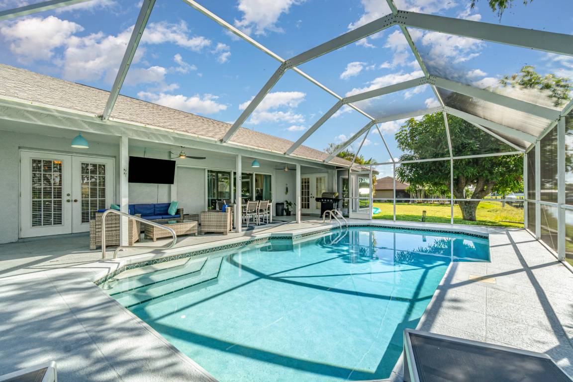 House ∙ 3 Bedrooms ∙ 6 Guests - Cape Coral, FL