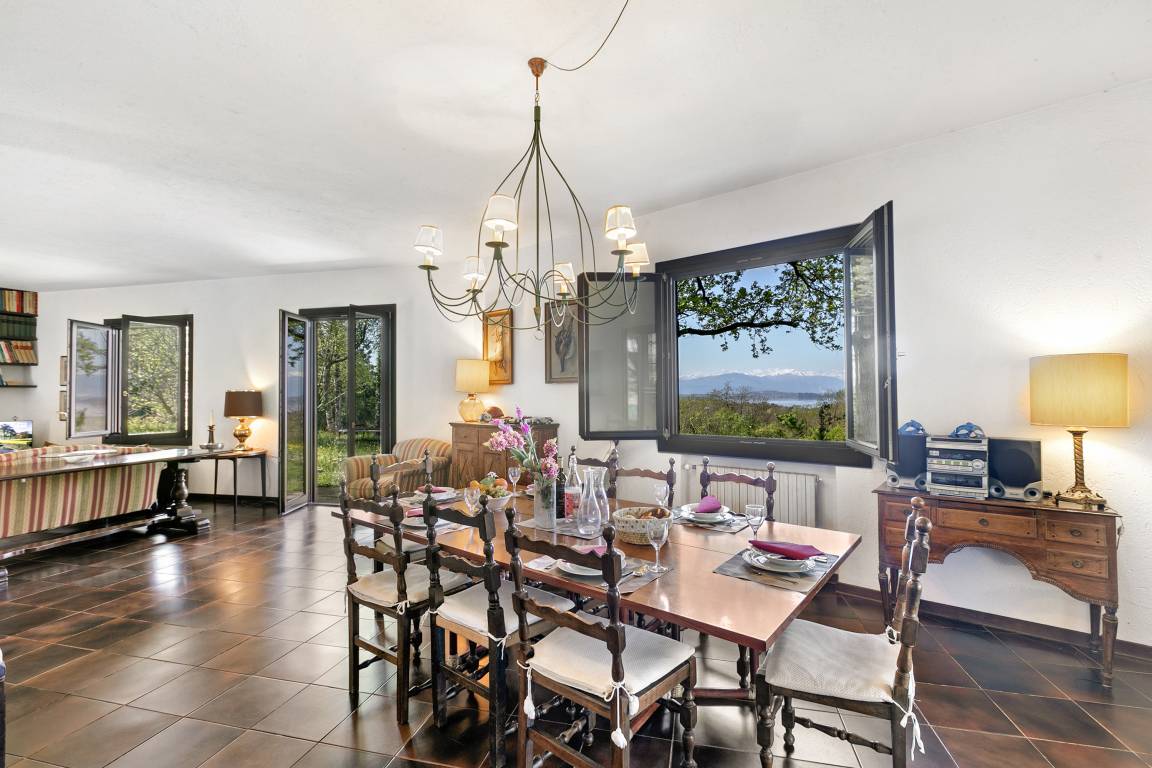 250 M² Villa ∙ 3 Bedrooms ∙ 6 Guests - Varese