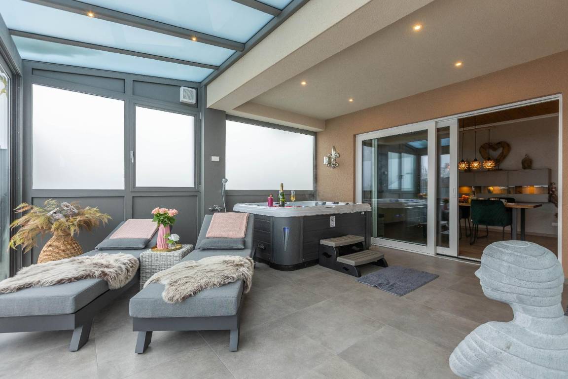 115 M² Ferienwohnung ∙ 1 Schlafzimmer ∙ 2 Gäste - Burg-Reuland