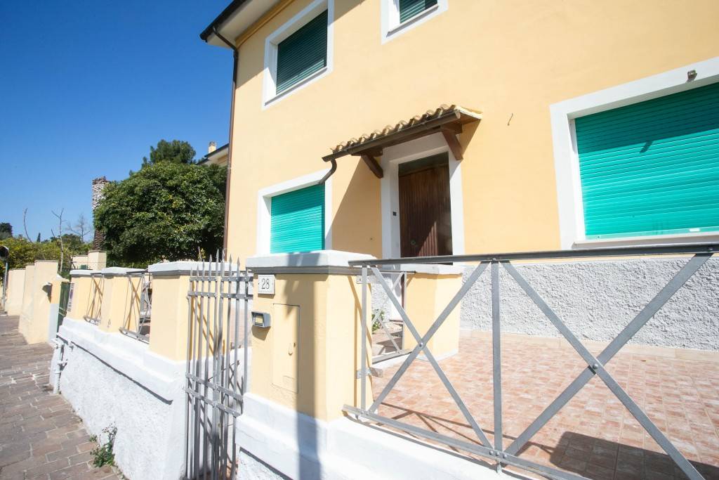 65 M² Appartamento Vacanza ∙ 2 Camere Da Letto ∙ 4 Ospiti - Numana