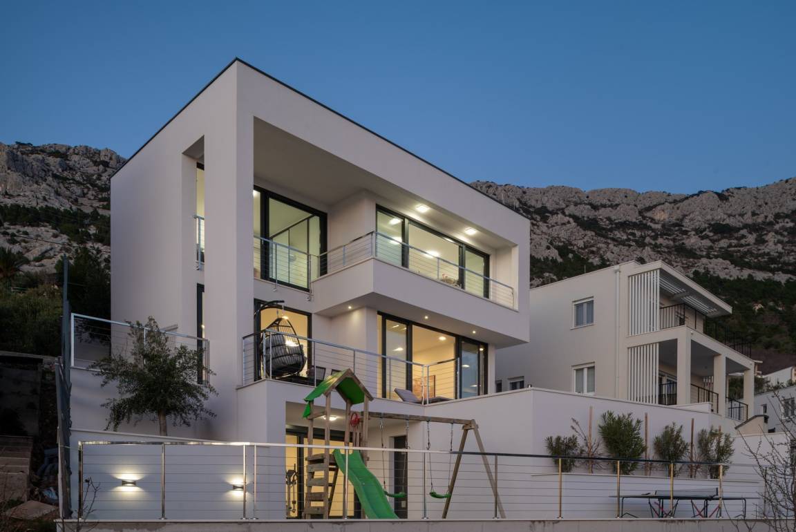 245 M² Villa ∙ 5 Slaapkamers ∙ 10 Gasten - Baška Voda