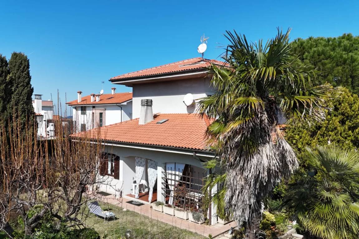 Huoneisto ∙ 2 Makuuhuonetta ∙ 3 Vierasta - Falconara Marittima