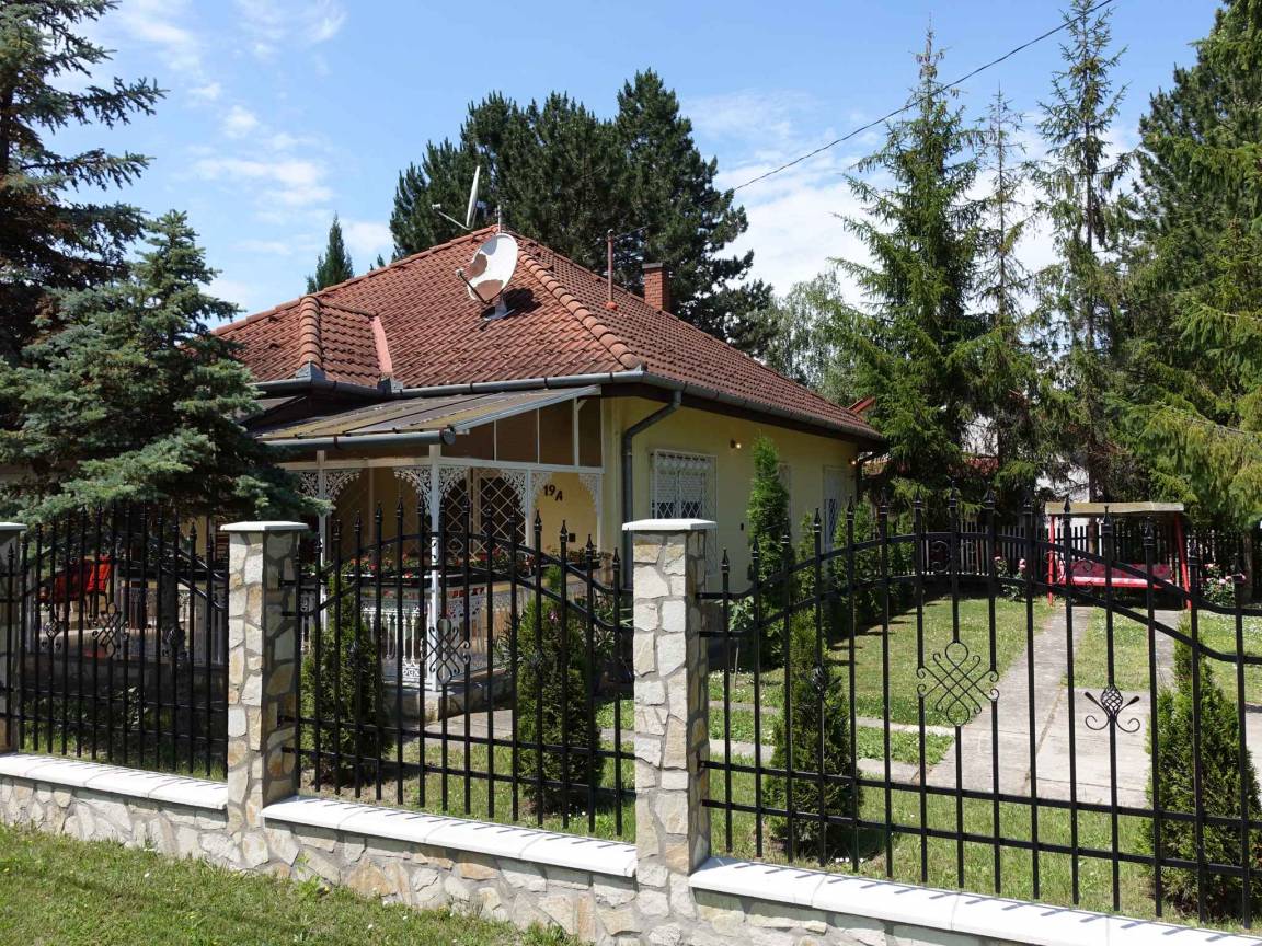 90 M² House ∙ 4 Bedrooms ∙ 8 Guests - Zamárdi