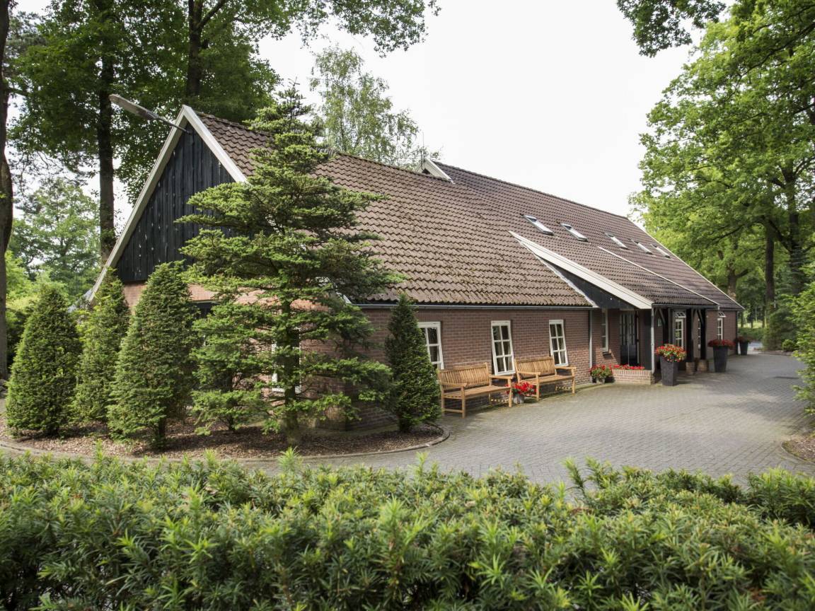 800 M² Villa ∙ 14 Makuuhuonetta ∙ 40 Vierasta - Enschede