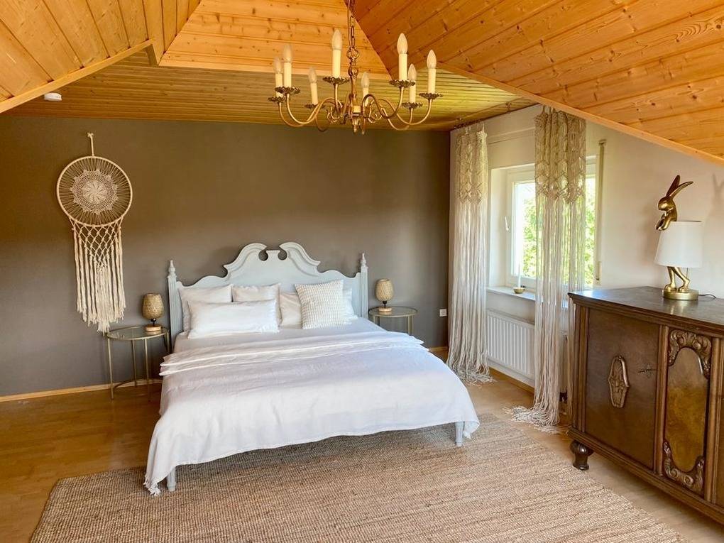 130 M² Ferienwohnung ∙ 3 Schlafzimmer ∙ 6 Gäste - Sachsenheim
